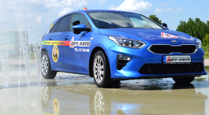 B kat. nuo 18 metų amžiaus, lengvasis automobilis.